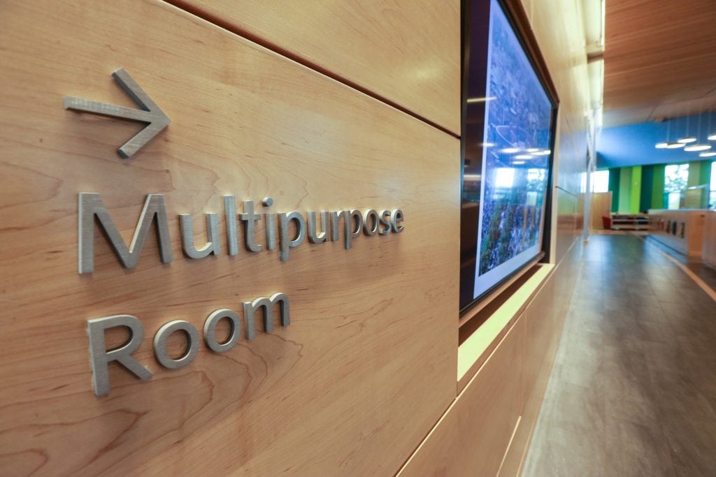 Why Wayfinding Signage is Essential for Large Facilities - Metro Sign ...